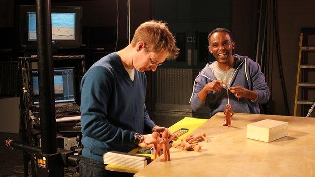 Morph learns sign language for deaf TV programme - BBC News
