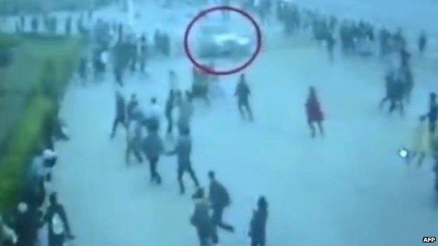 China executes 13 in Xinjiang for 'terrorist attacks' - BBC News