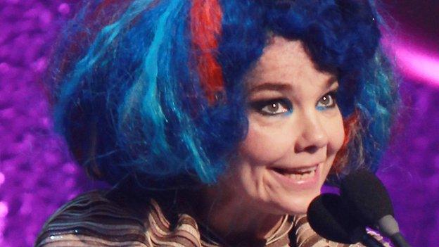 Singer Bjork denounces sexism in pop music industry - BBC News