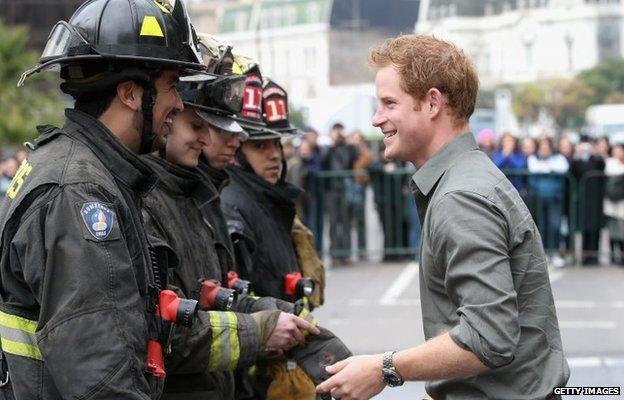 Prince Harry visits fire-hit Chilean shanty town - BBC News