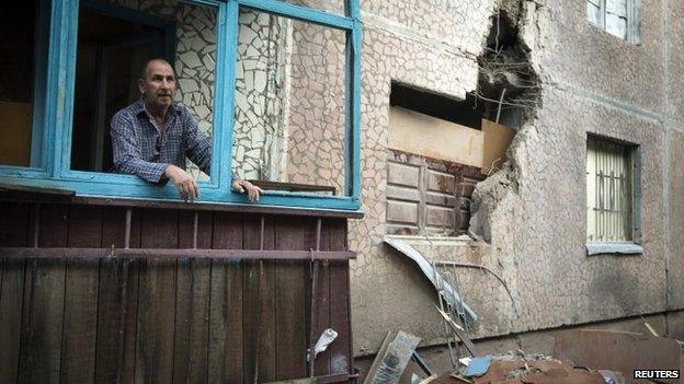 Ukraine crisis: Rebels abandon Sloviansk stronghold - BBC News