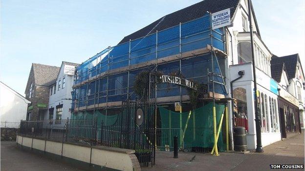 Forest of Dean mural to David and Robert Mushet - BBC News