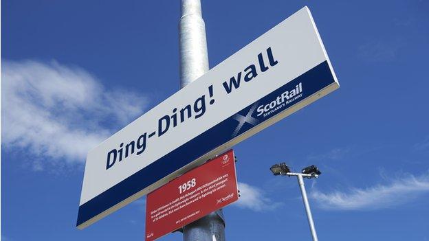 Glasgow 2014: Rail stations sport 'fun' new names during Games - BBC News