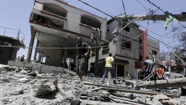 Gaza: Israel hits security HQ and rocket site - BBC News