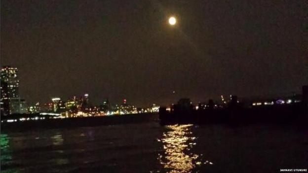 Supermoon: Your pictures of the perigee Moon - BBC News