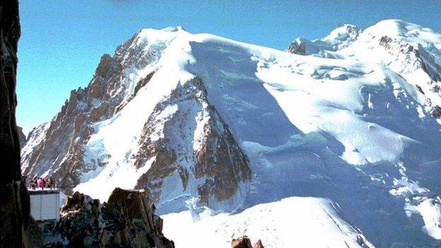 Irish climbers killed on Mont Blanc in France - BBC News