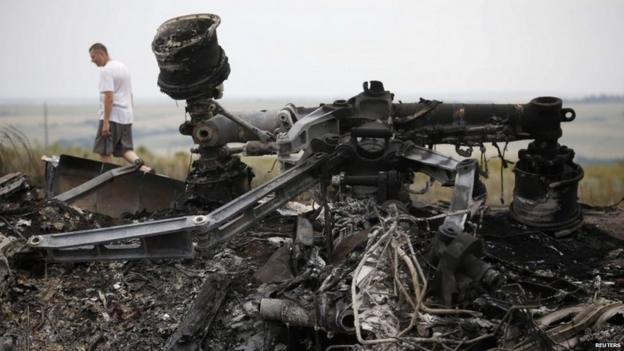 In pictures: Aftermath of MH17 disaster - BBC News