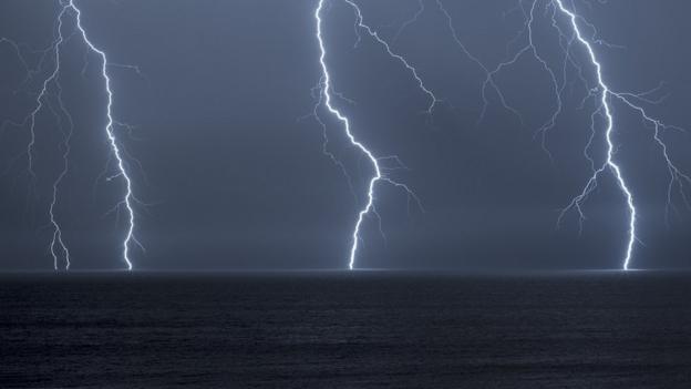 Your electric lightning pictures - BBC Weather