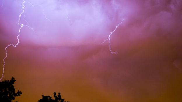 Your electric lightning pictures - BBC Weather