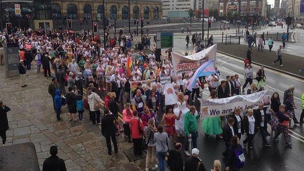 Liverpool Pride: Hundreds take part in city march - BBC News