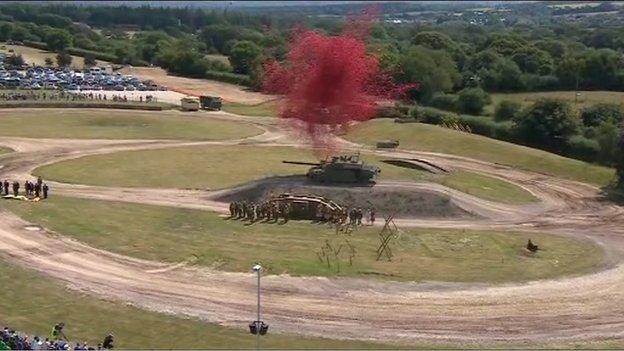 'Poppy explosion' in Dorset commemorates WW1 deaths - BBC News