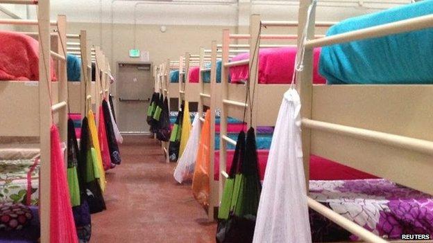 US shelters for border-crossing children to close - BBC News