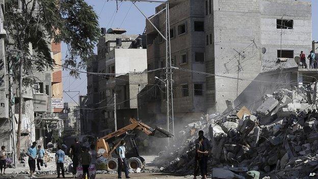 Gaza conflict: New three-day ceasefire holds - BBC News