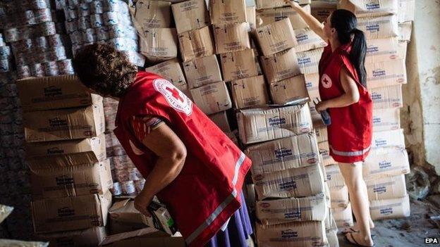 Ukraine border guards to inspect Russian aid convoy - BBC News