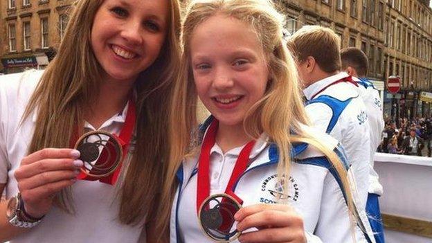 Team Scotland athletes parade through Glasgow - BBC News