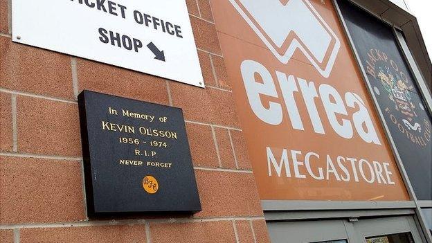 Blackpool FC terrace murder victim remembered - BBC News