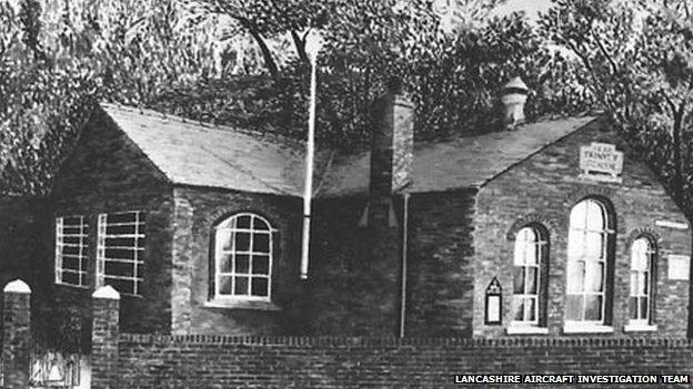 Freckleton Air Disaster: Memorial held to mark 70th anniversary - BBC News