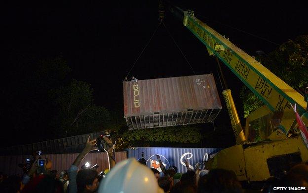 Why every Pakistani politician needs a shipping container - BBC News