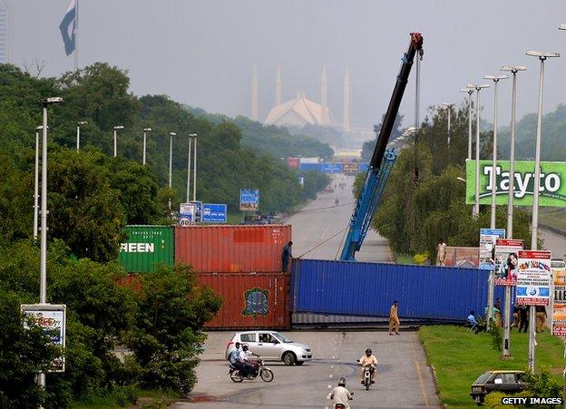 Why every Pakistani politician needs a shipping container - BBC News