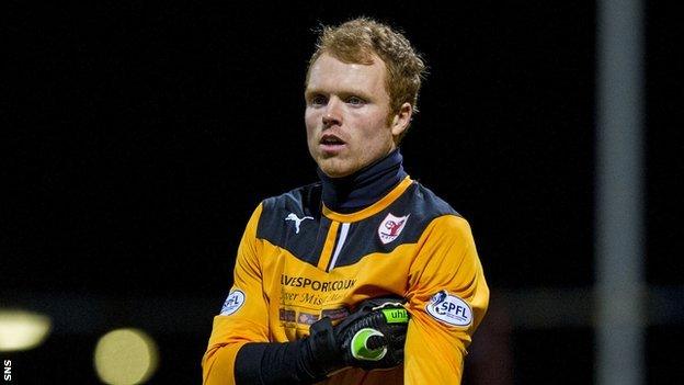 Rangers keeper Steve Simonsen 'improving' after post collision - BBC Sport