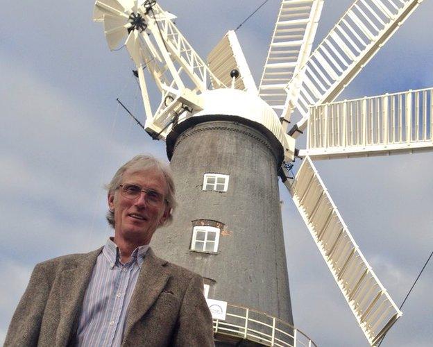 Heckington Windmill restoration project faces shortfall - BBC News