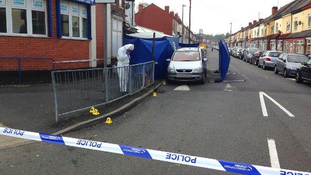 Smethwick murder inquiry as woman's body found - BBC News
