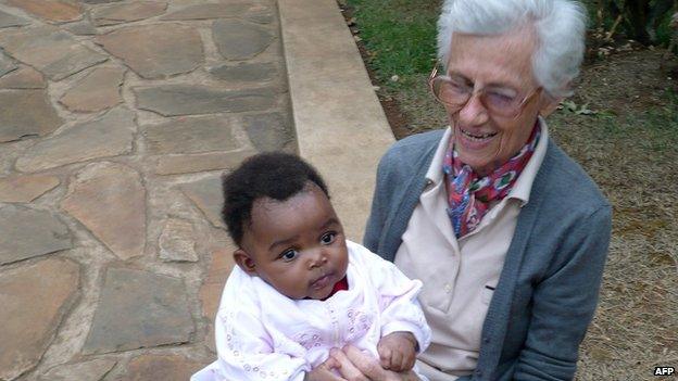 Burundians celebrate as journalist Bob Rugurika freed - BBC News