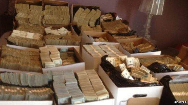 Raid on 'drug money laundering' nets millions in Los Angeles - BBC News