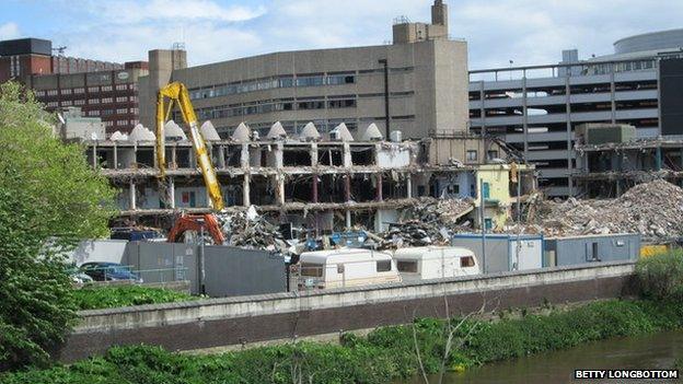Yorkshire Post site could get high-rise flats and offices - BBC News