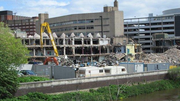 Yorkshire Post site redevelopment plans get council approval - BBC News