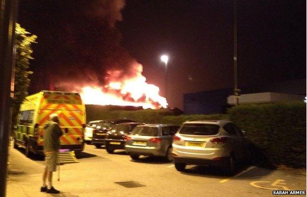University of Nottingham labs destroyed in fire - BBC News