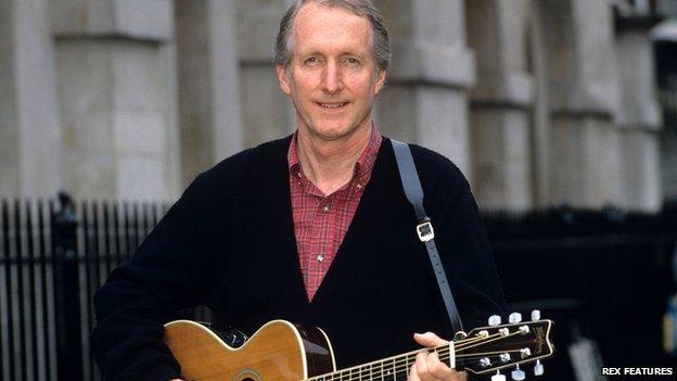 George Hamilton IV, country music star, dies aged 77 - BBC News