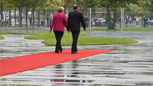 Day in pictures: 19 September - BBC News