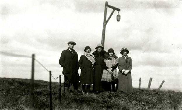 Day out at the gallows and other bygone photographic oddities - BBC News