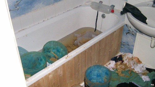 Sewer sensors to sniff out bomb ingredients - BBC News