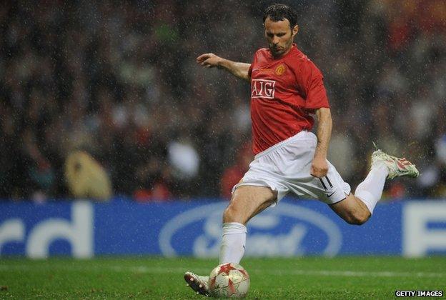 Football's old masters - six players who defied their age - BBC News