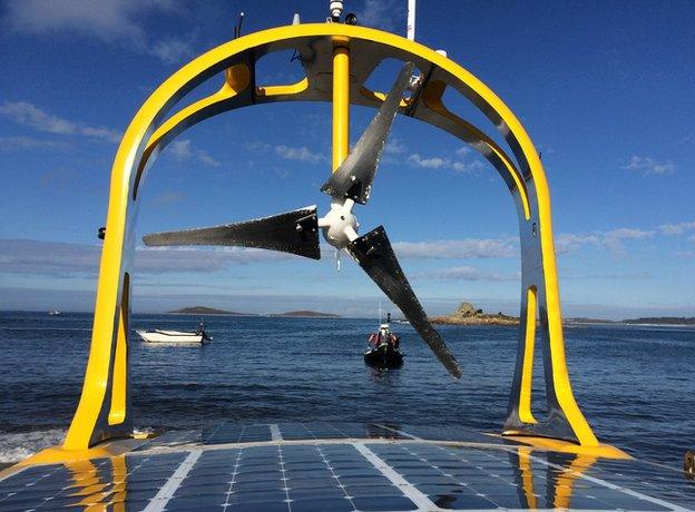 Big robot fleet takes to UK waters - BBC News