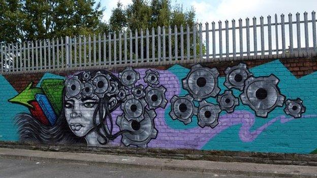 Bert Wall, 91, honoured on mural on Cathays street - BBC News