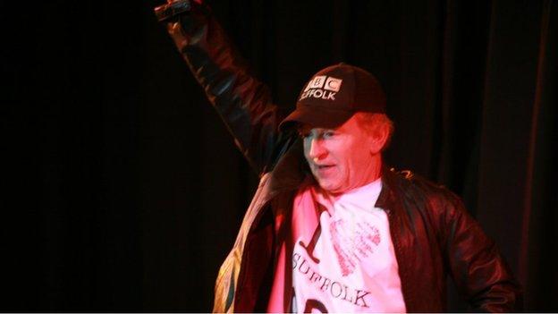 Simon Warr sex abuse trial: BBC broadcaster and teacher 'touched boy in ...