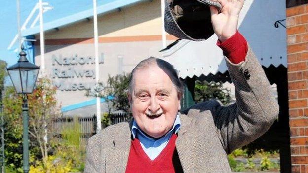 Tributes to Bruton hit-and-run victim David Hick - BBC News