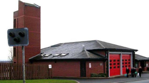 South Kirkby fire station opens - BBC News