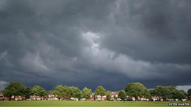 UK severe weather: Woman dies and others injured in high winds - BBC News