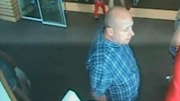 Conman stole £40,000 then claimed he was a quadriplegic - BBC News