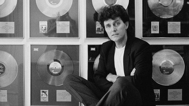 Alvin Stardust, glam rock singer, dies aged 72 - BBC News