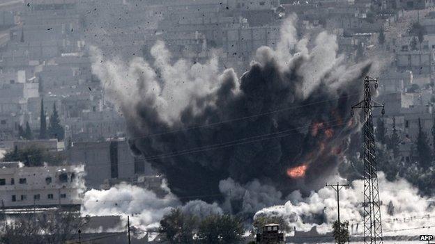 Islamic State crisis: Syria rebel forces boost Kobane defence - BBC News