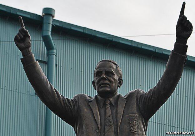 Johnny King: Statue unveiled for Tranmere manager - BBC News
