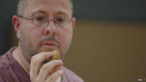 Working in 'disability art' helps playwright feel 'safe' - BBC News