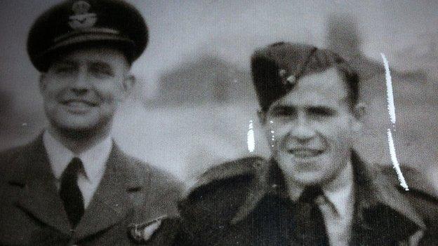 WW2 Bomber Command veteran Martin Charters honoured - BBC News
