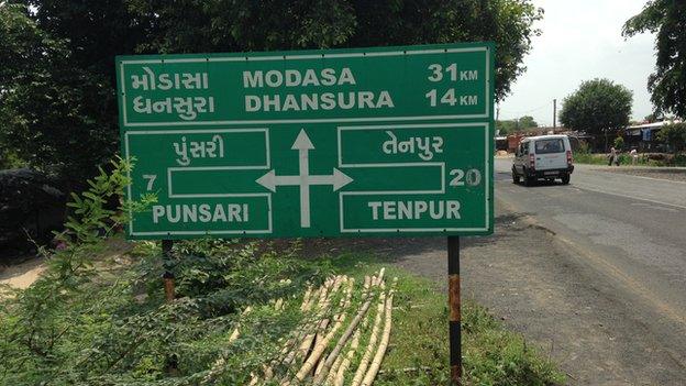 Inside Punsari: A model Indian village - BBC News