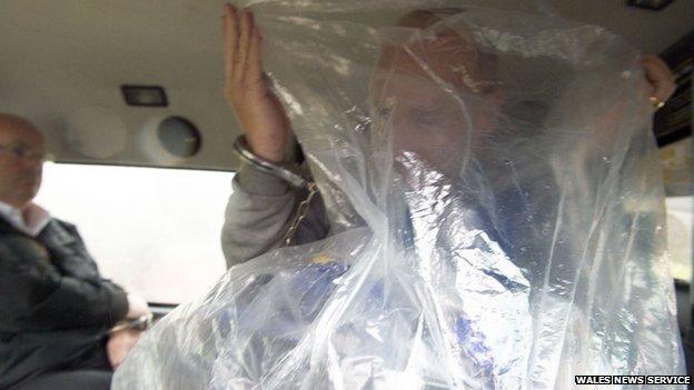 Conman Alan Knight jailed for four and a half years - BBC News
